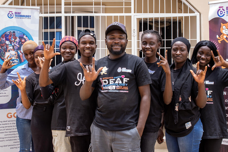 Nigerian tech clubs keep deaf students connected - CSMonitor.com